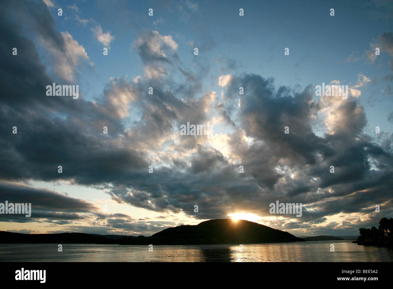 Beautiful sunset over the historical island fort of Oscarsborg on Oslo ...