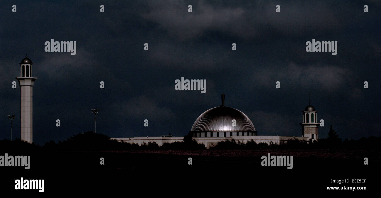 Baitul Futuh Mosque in Morden London Stock Photo - Alamy