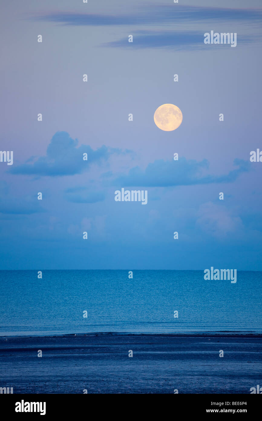 Sky hi-res stock photography and images - Alamy