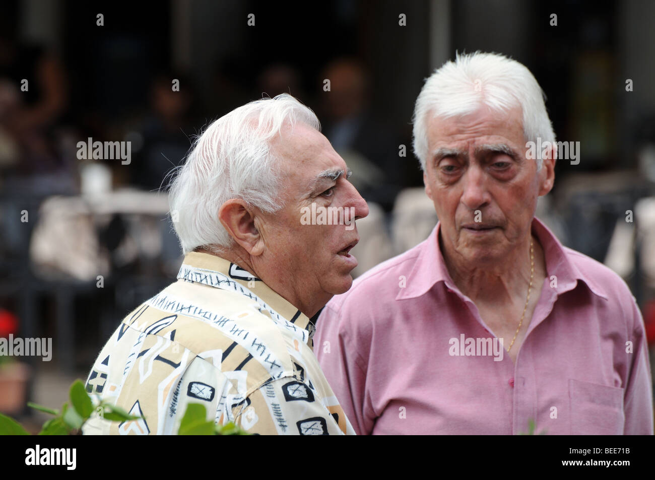 Two elderly men chatting hi-res stock photography and images - Alamy