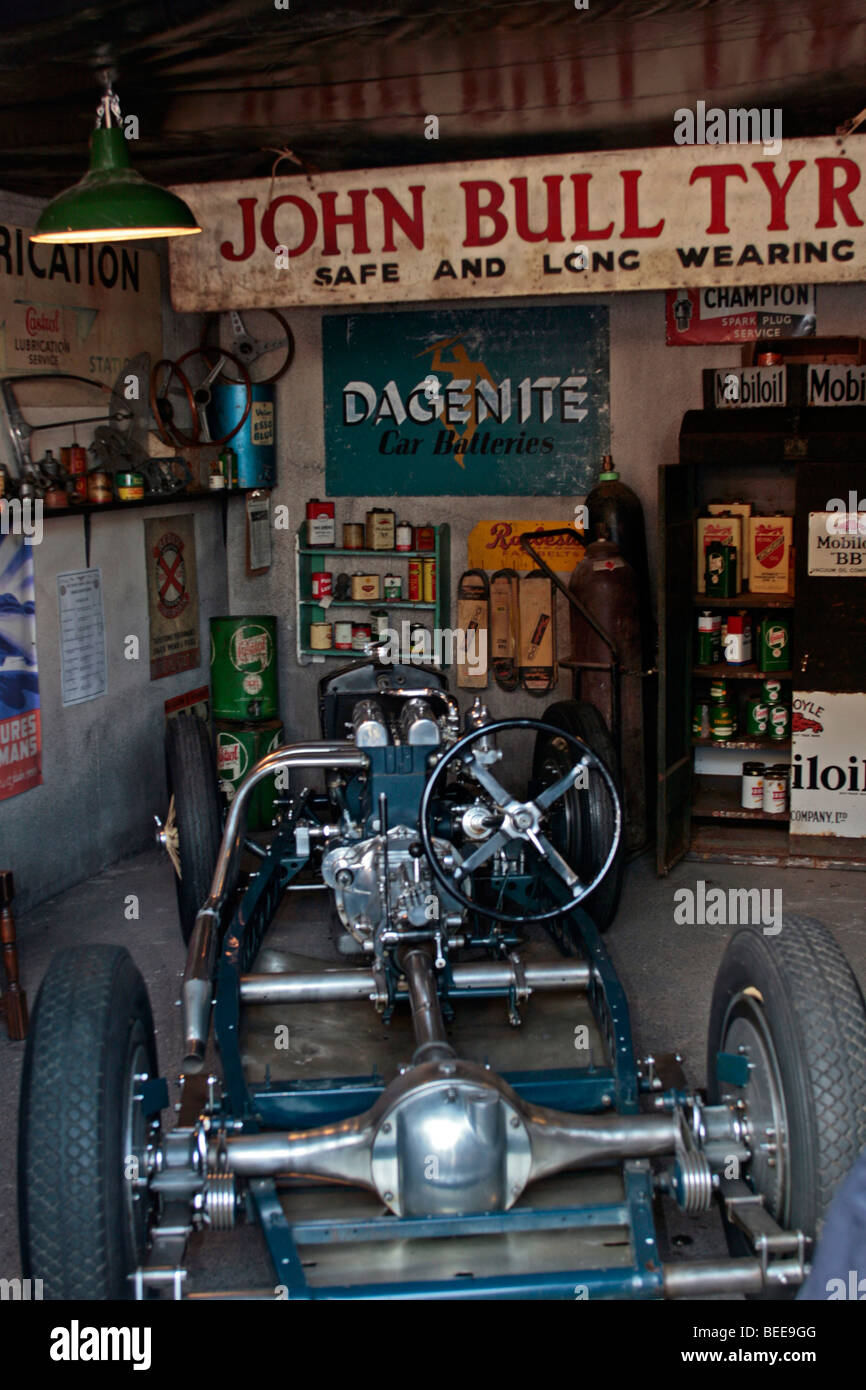 Vintage tools 1950s hi-res stock photography and images - Alamy