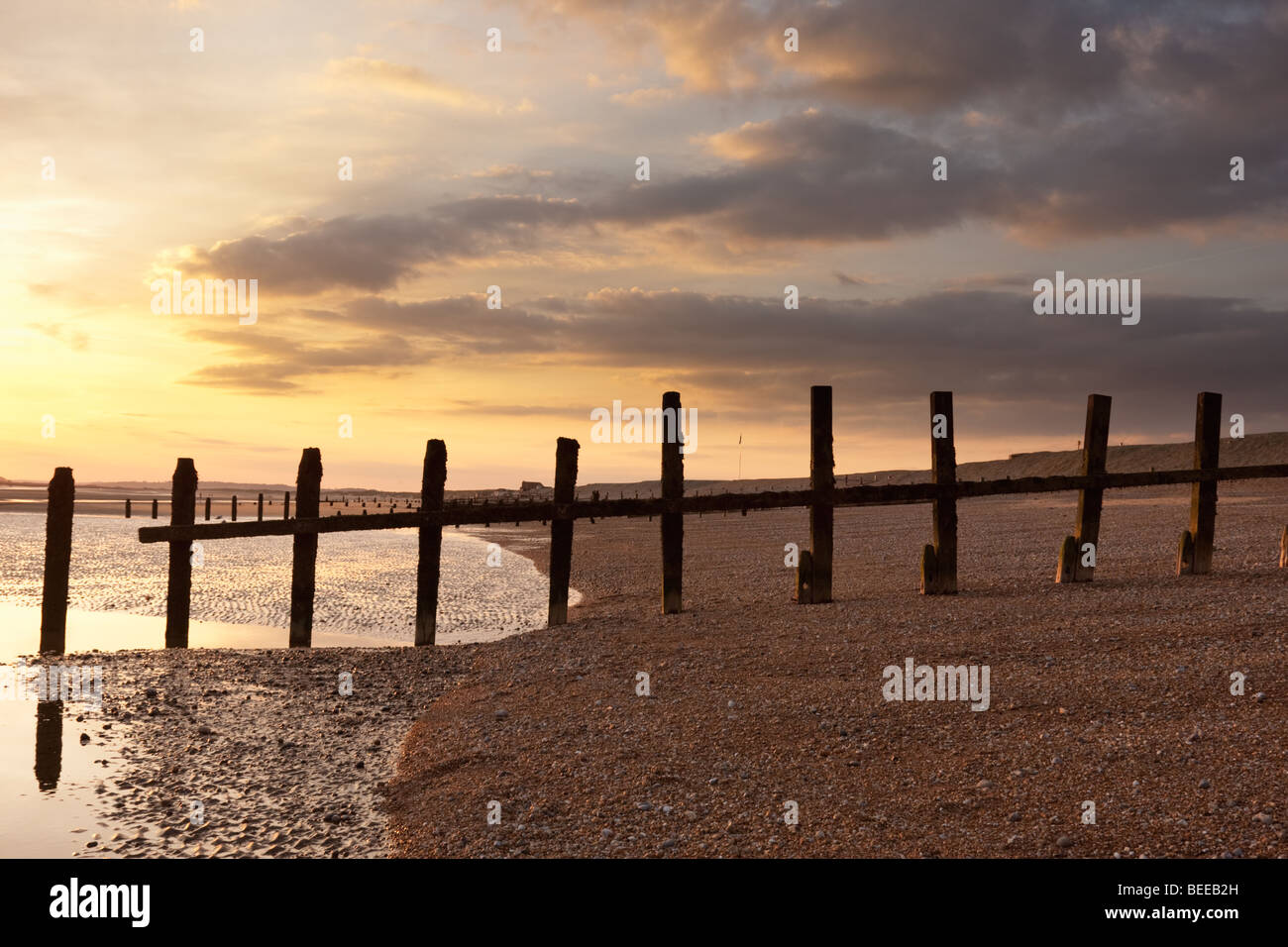 Wooden groynes sussex hi-res stock photography and images - Alamy