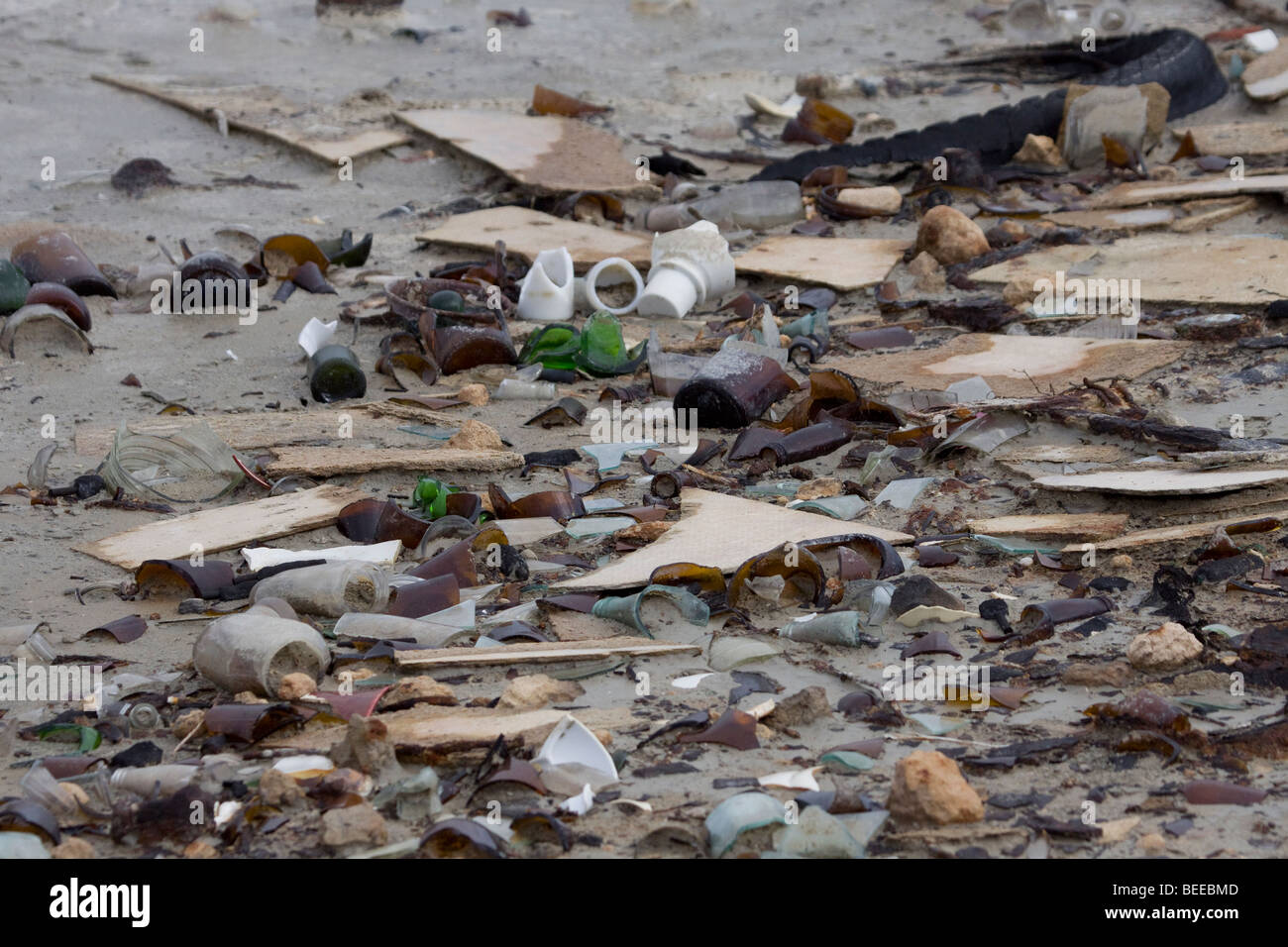 Rubbish on the beach Stock Photo - Alamy