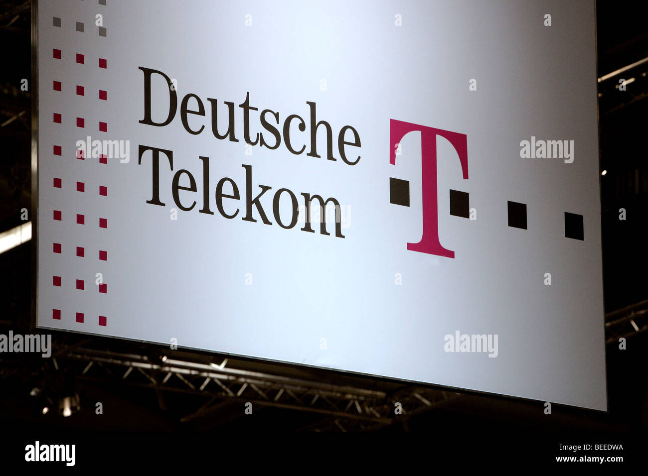 Stand telekommunikation hi-res stock photography and images - Alamy