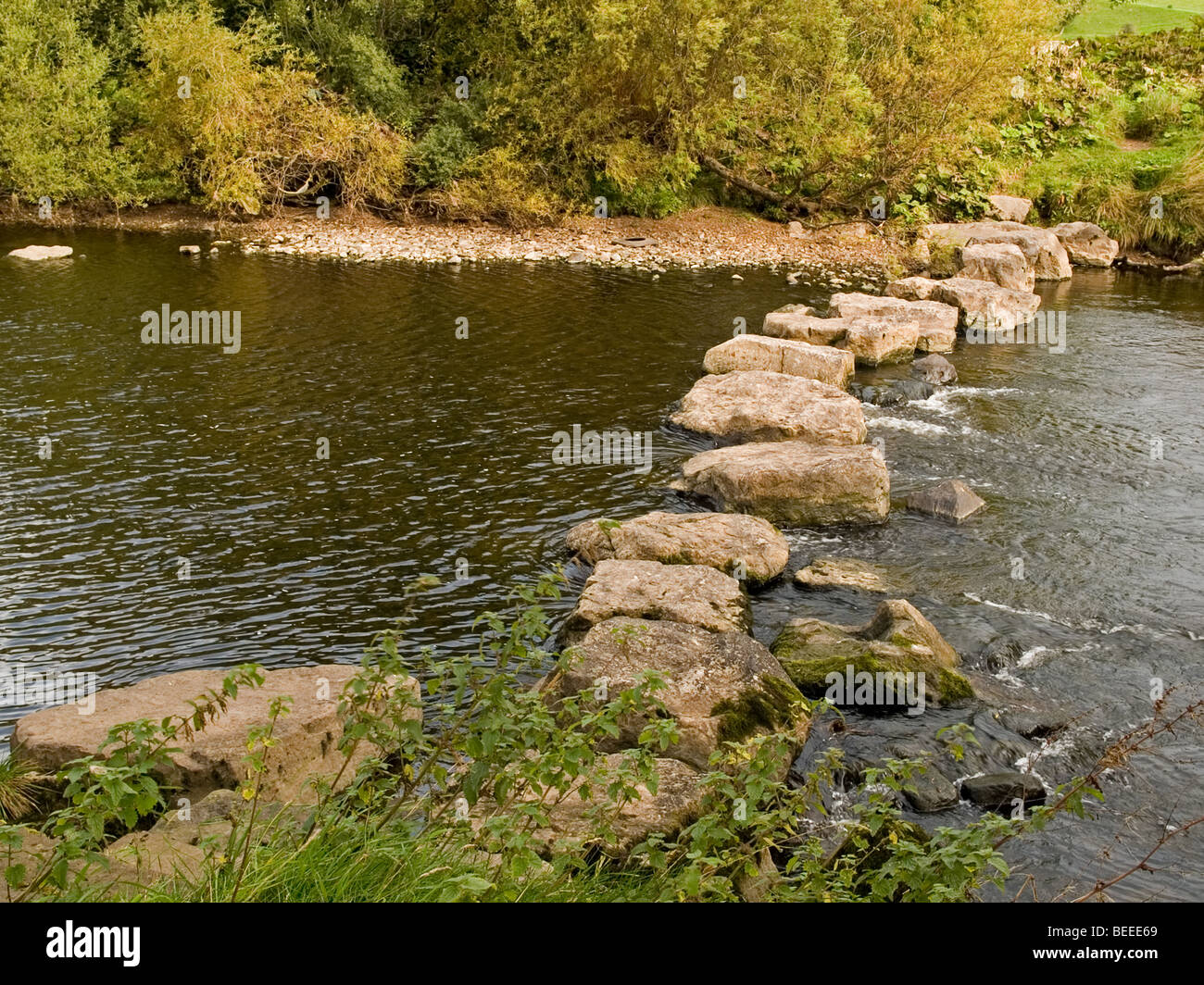 Stepping stones river hi-res stock photography and images - Alamy