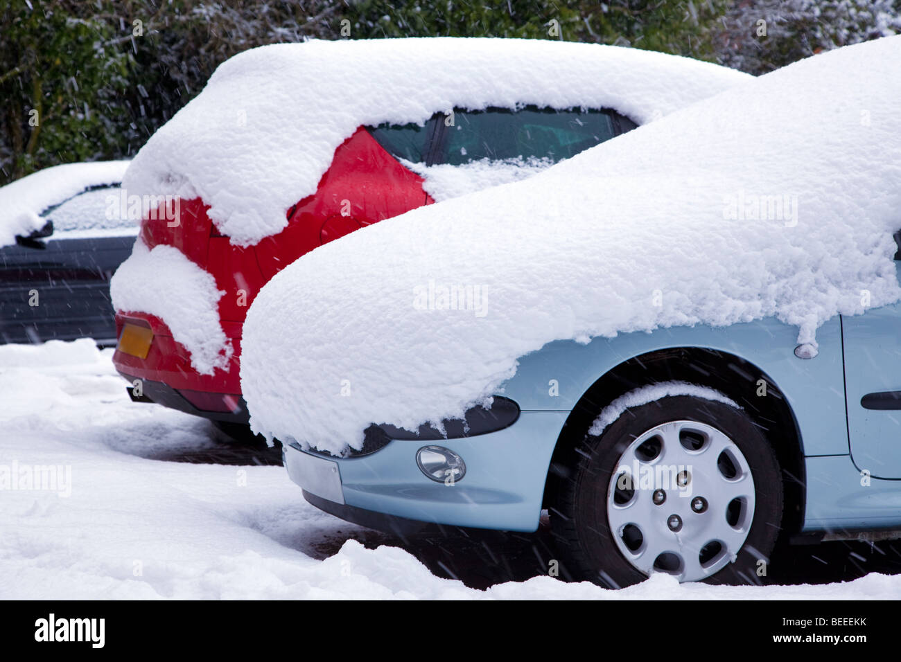 Car parked in snow hi-res stock photography and images - Alamy