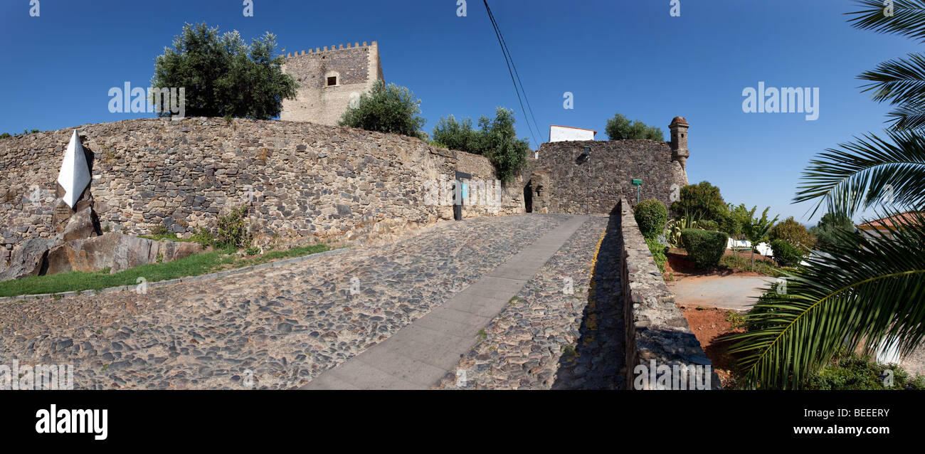 Image of the street that leads to the Castelo de Vide castle entrance ...