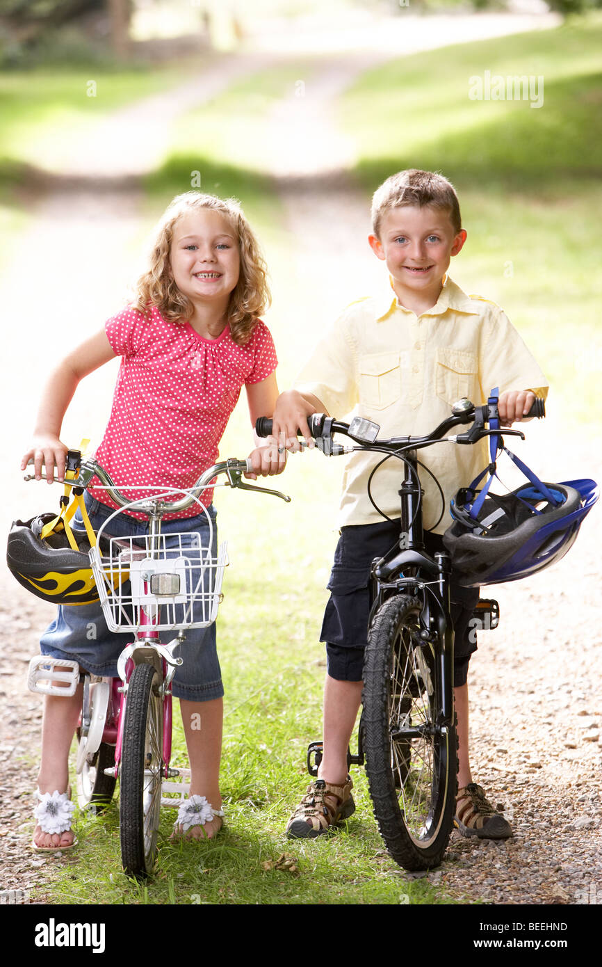 Children riding bikes hi-res stock photography and images - Alamy