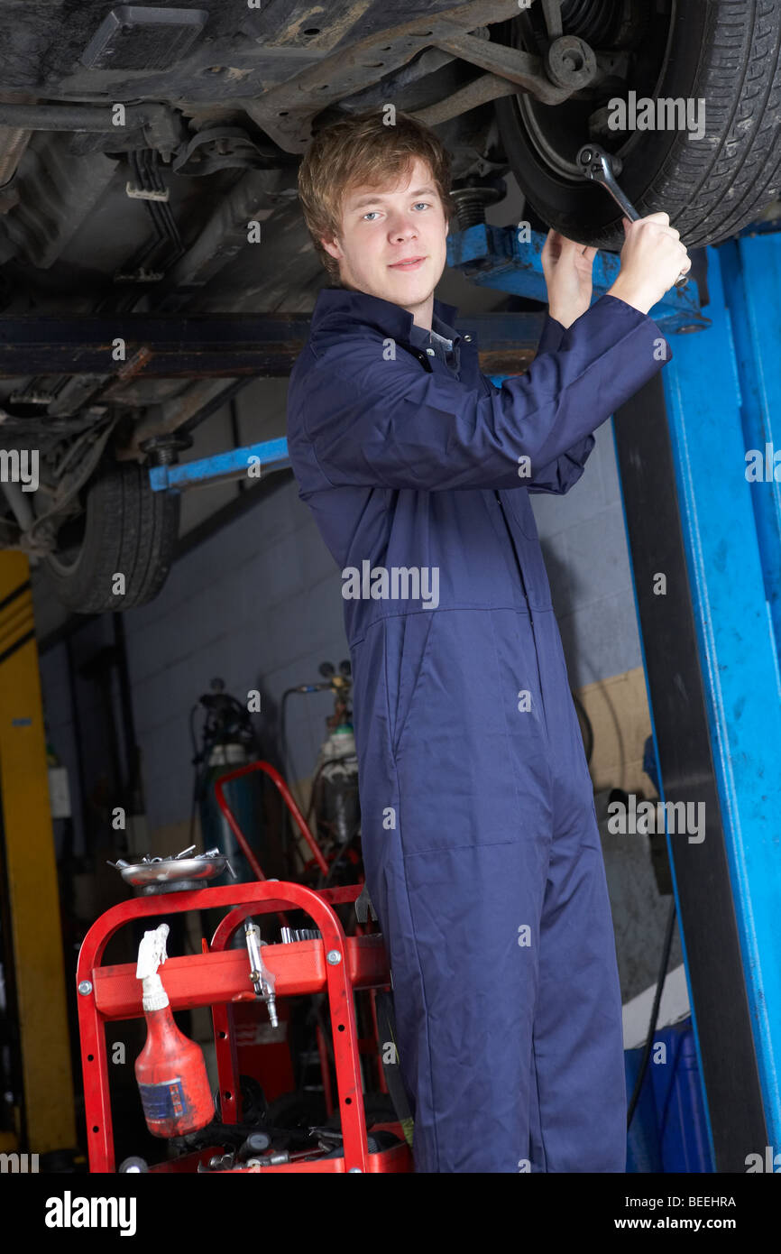 Car mechanic hi-res stock photography and images - Alamy