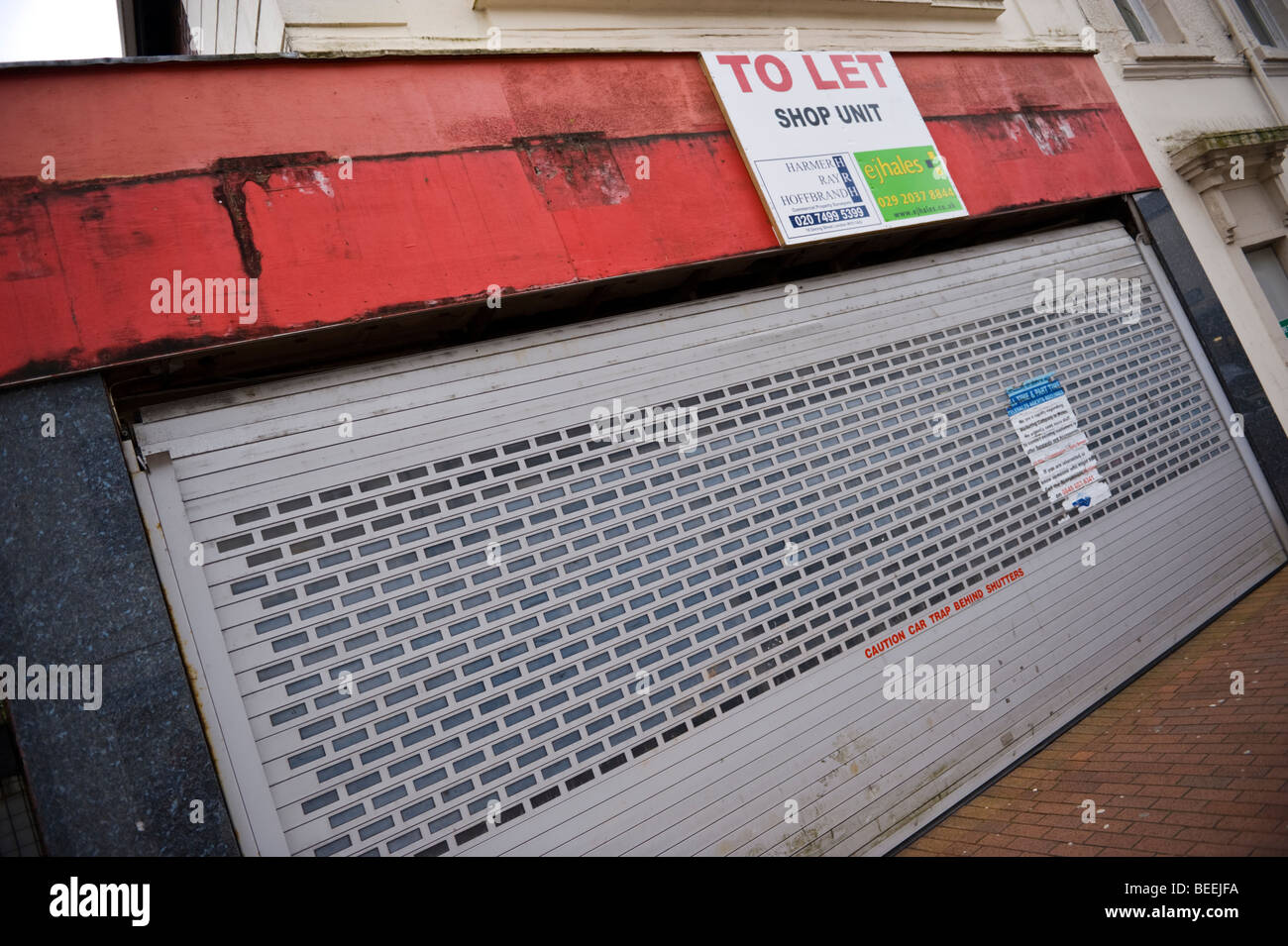 Closed town centre shop hi-res stock photography and images - Alamy