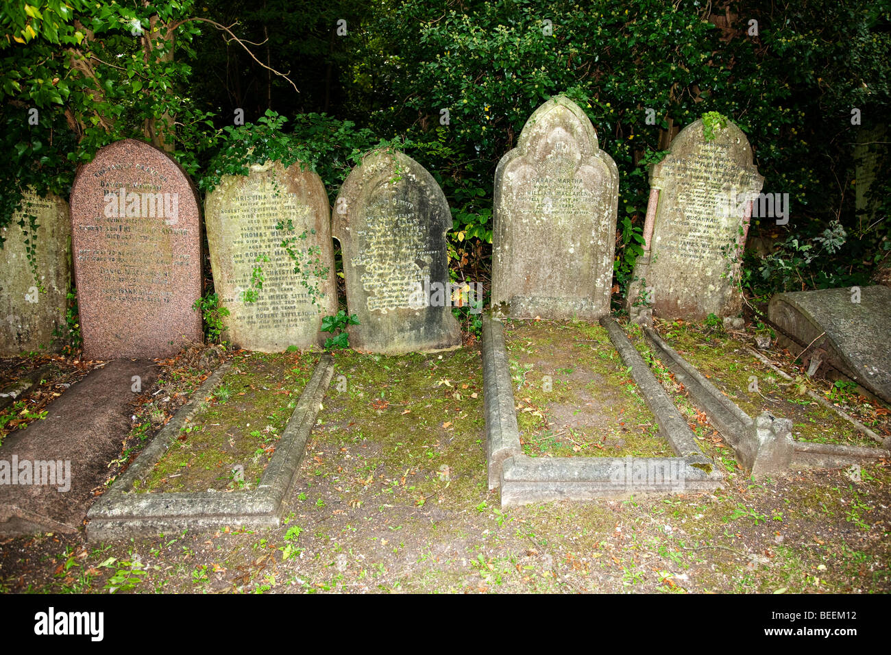 Highgate cemetery tombstones tombstone hi-res stock photography and ...
