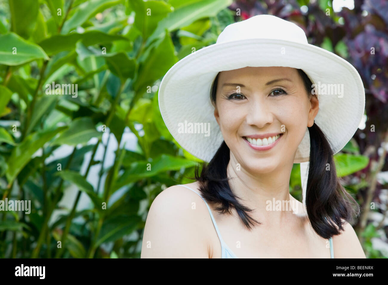 Japanese woman wearing hat Stock Photo - Alamy
