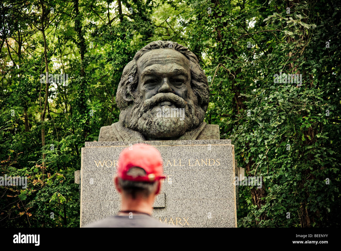Karl marx grave hi-res stock photography and images - Alamy