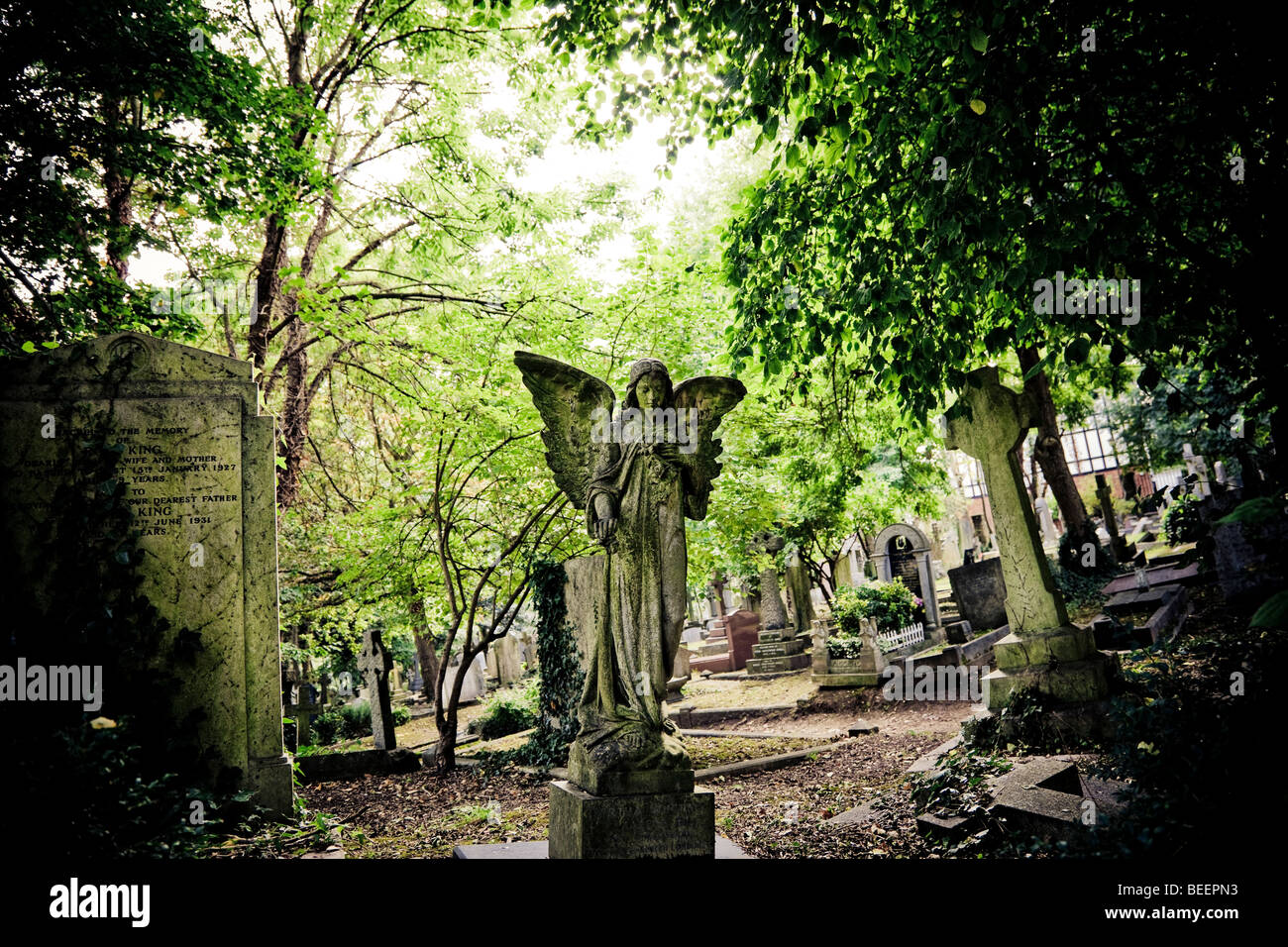 Headstone highgate cemetery hi-res stock photography and images - Alamy