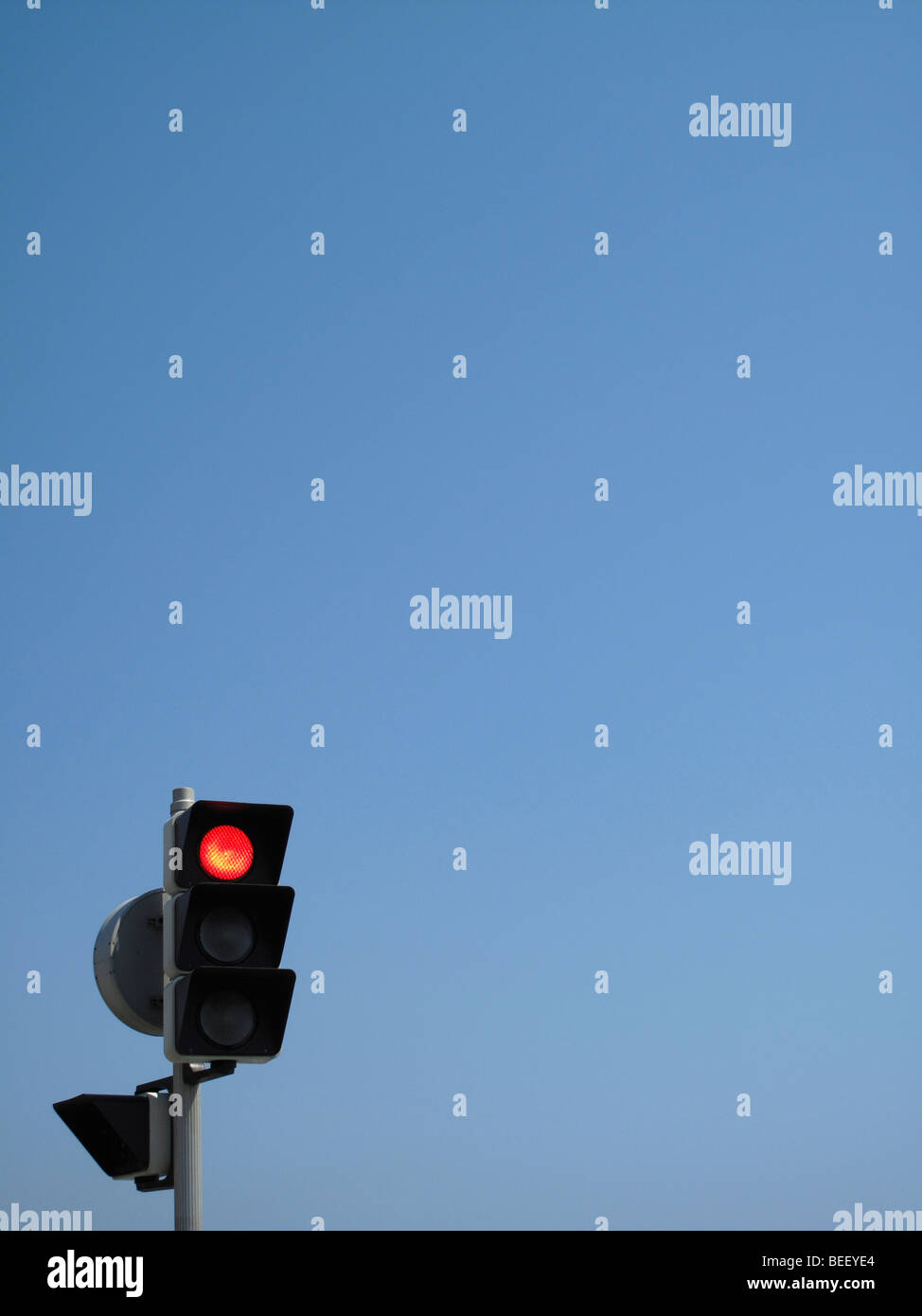A road traffic light showing a red signal Stock Photo - Alamy