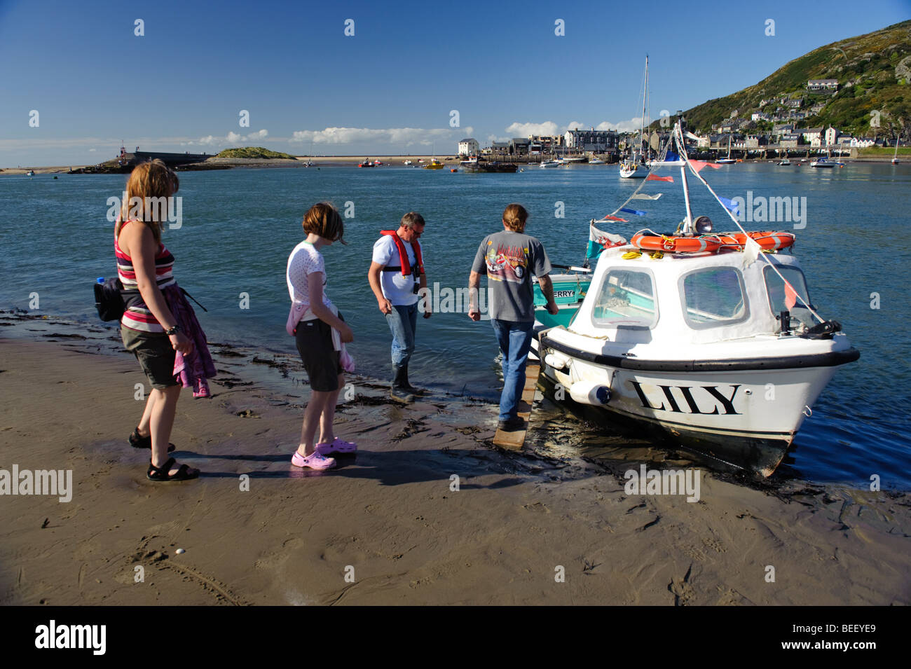 Ferry to fairbourne hi-res stock photography and images - Alamy