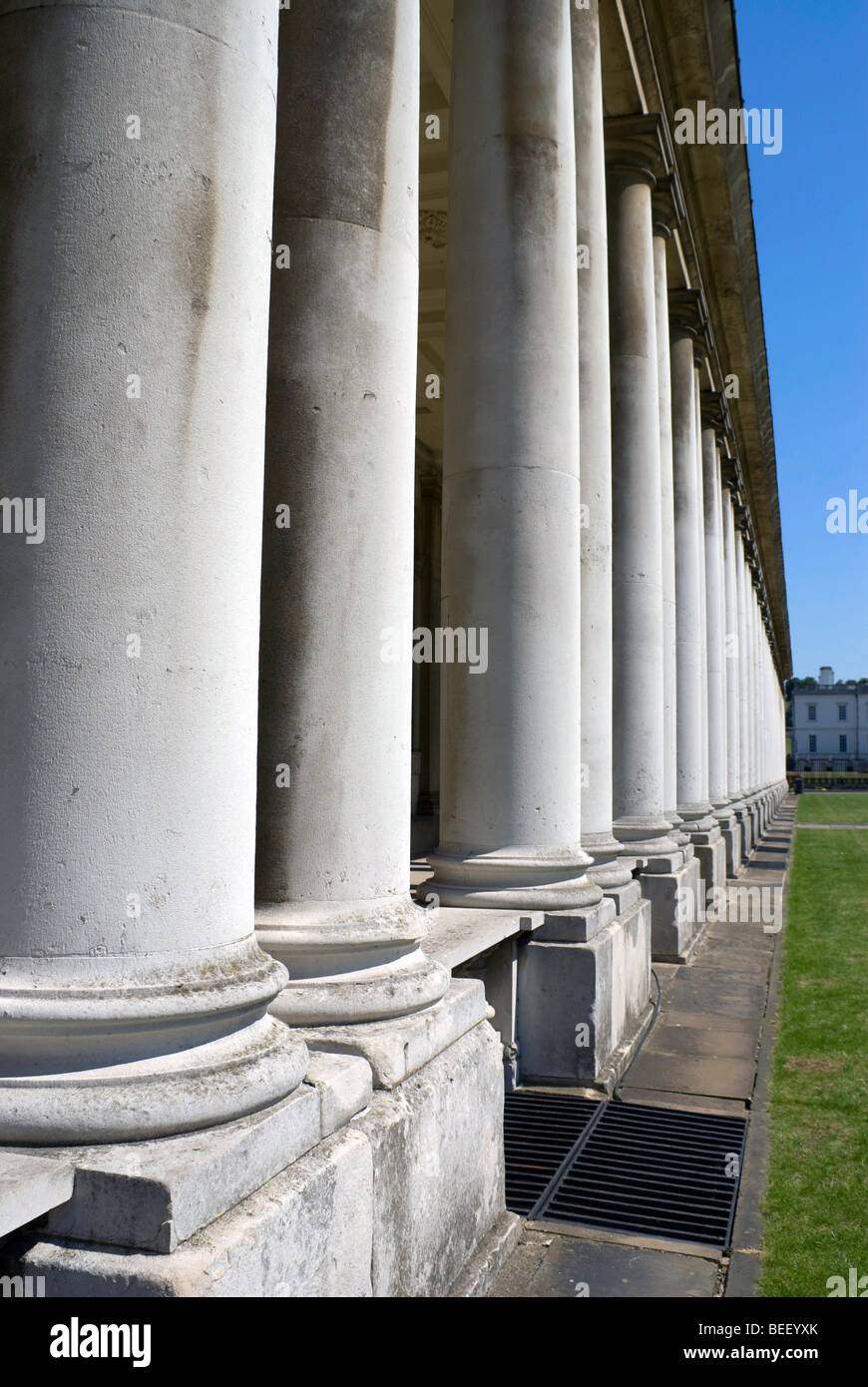 Tall vertical pillars hi-res stock photography and images - Alamy