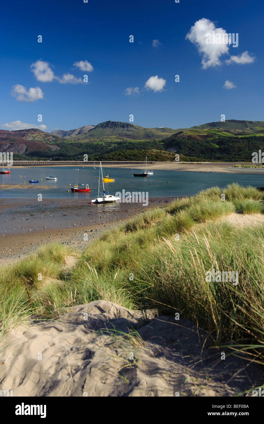 Wales mountain sunny beach hi-res stock photography and images - Alamy