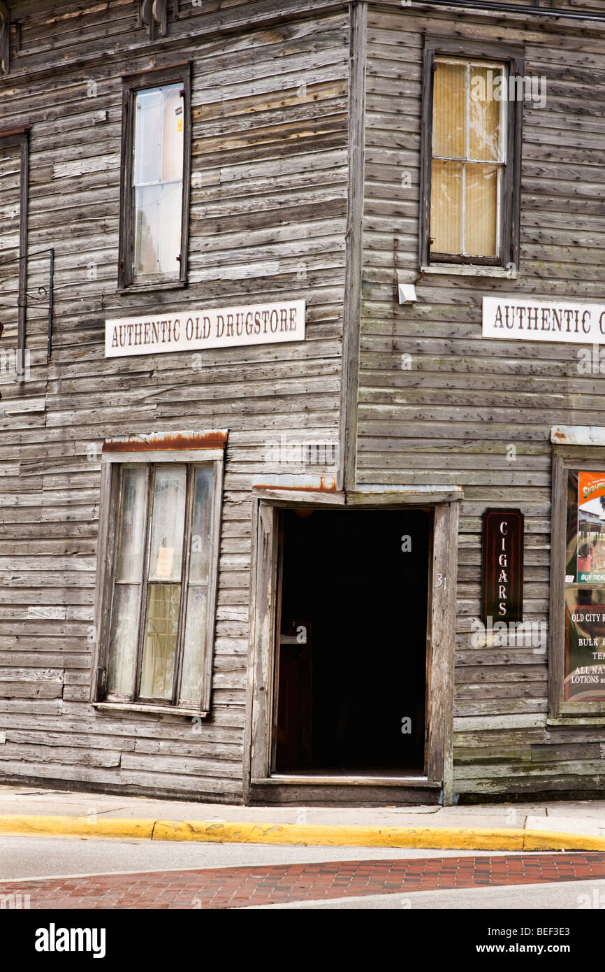 Old corner drug store hi-res stock photography and images - Alamy