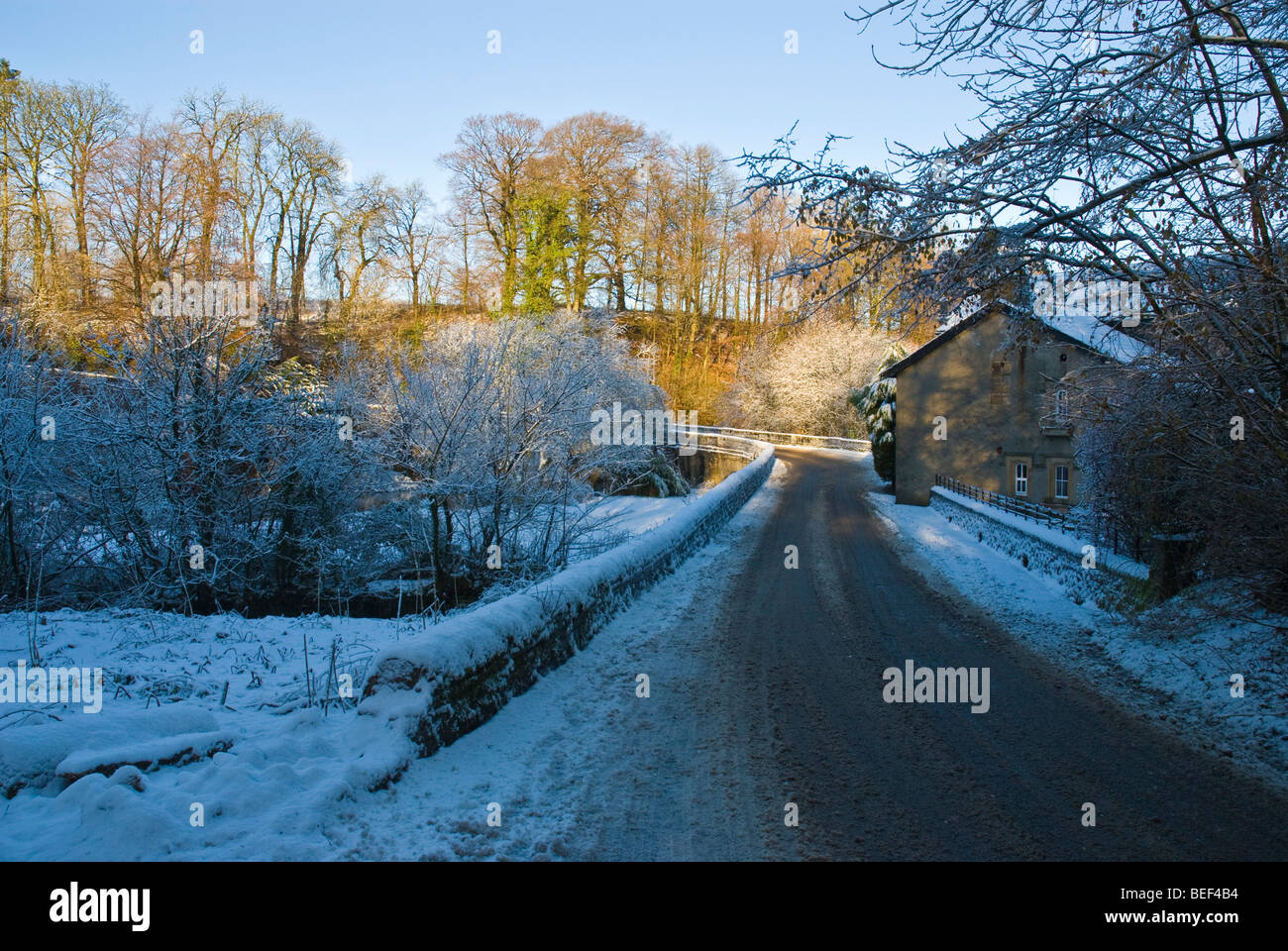 Mill Bridge, Mill Lane Gisburn in winter snow Stock Photo - Alamy