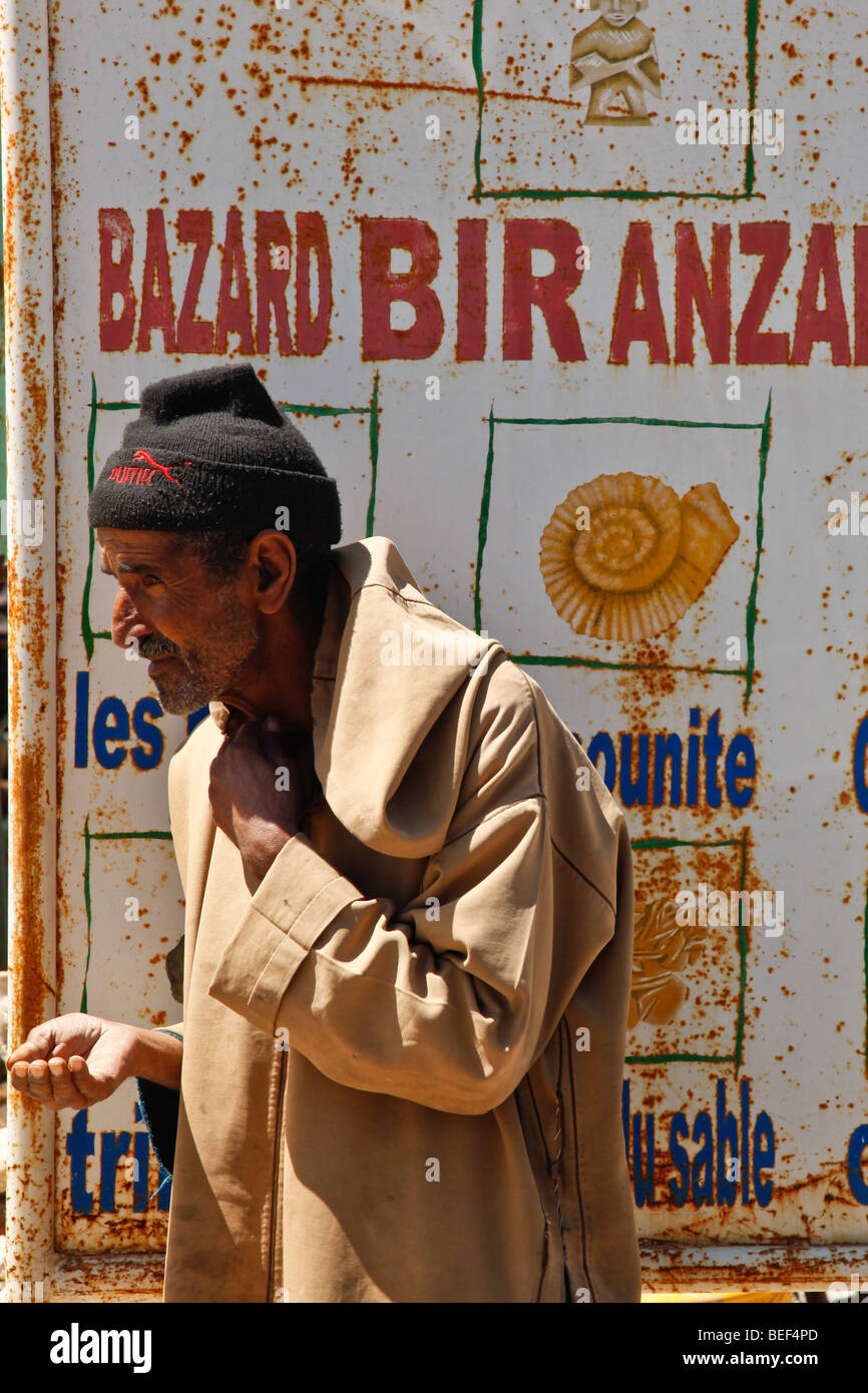 Old man begging hi-res stock photography and images - Alamy