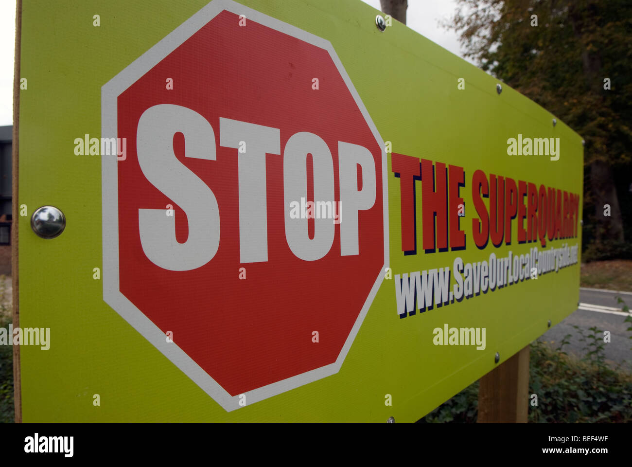 Stop sign uk hi-res stock photography and images - Alamy