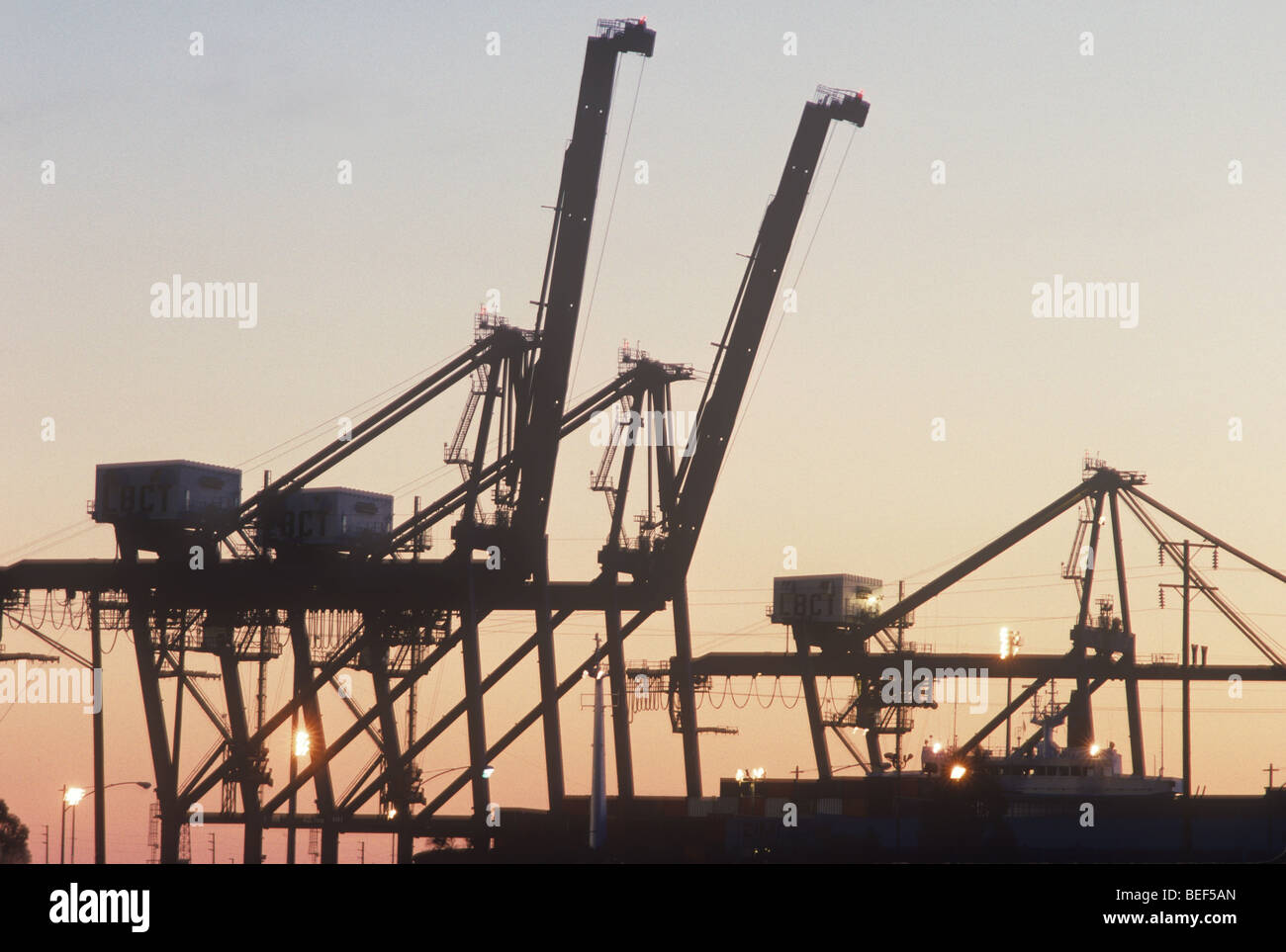 Industrial crane at docks hi-res stock photography and images - Alamy