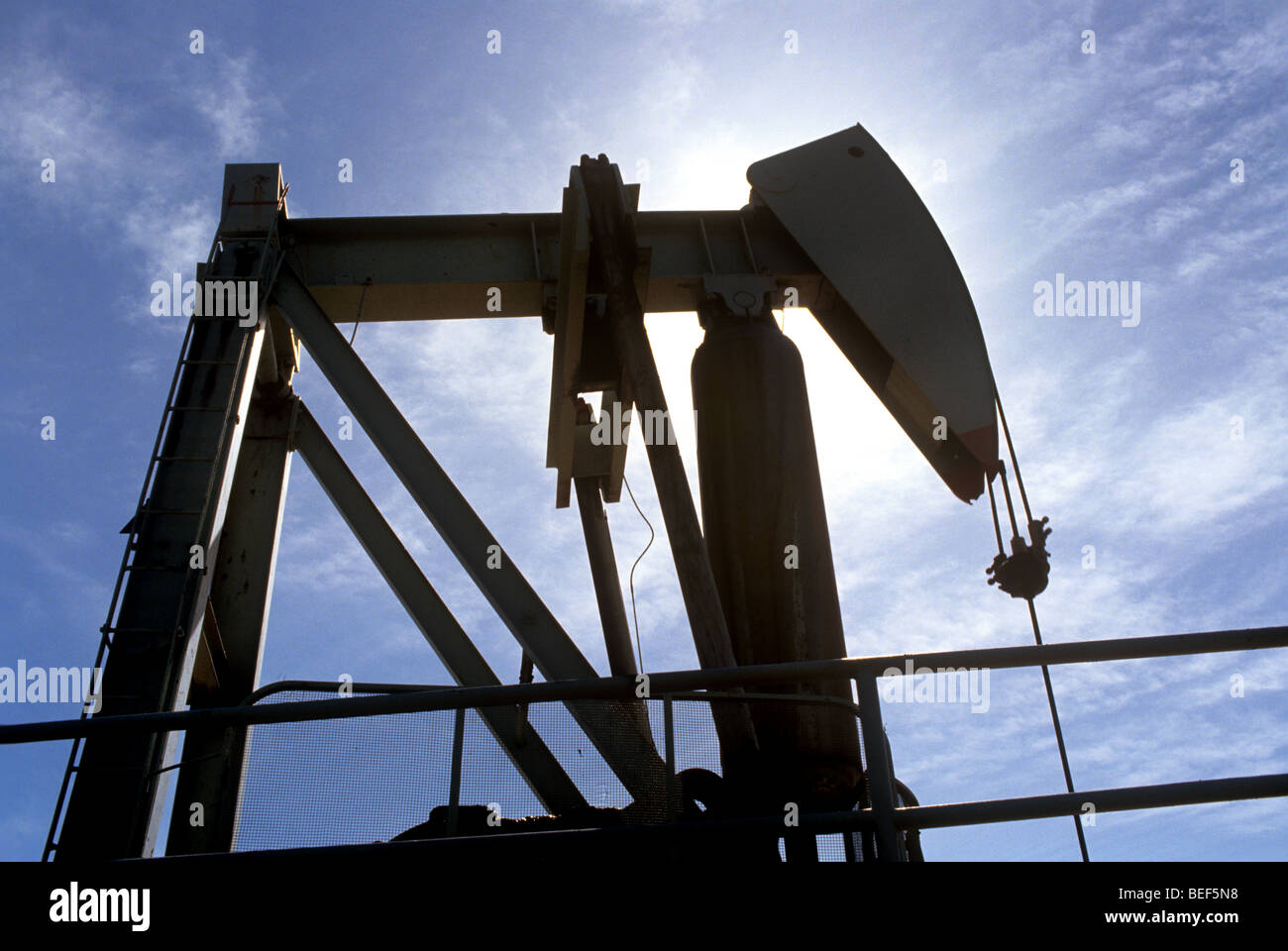 Oil well silhouette hi-res stock photography and images - Alamy