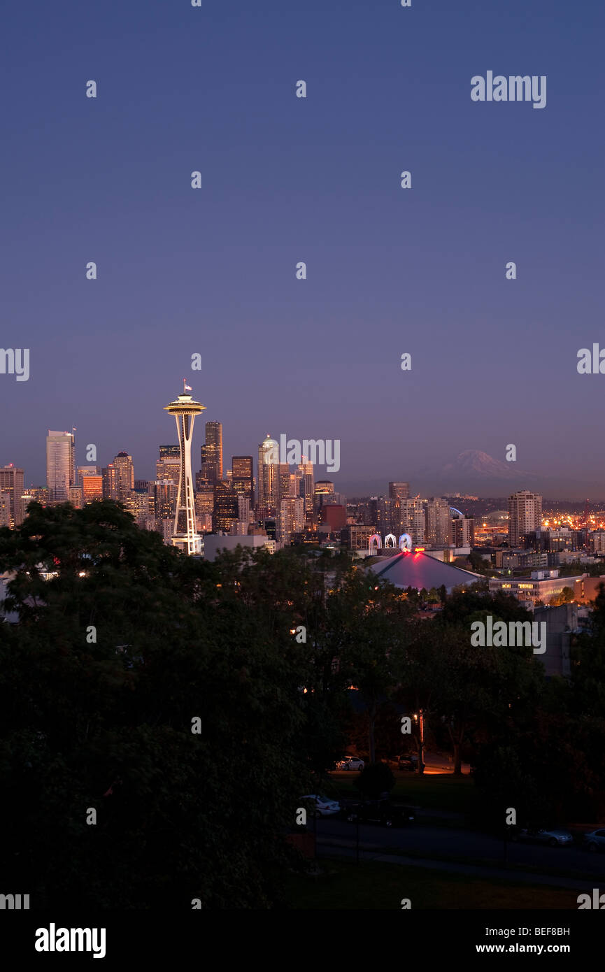 Retro seattle skyline hi-res stock photography and images - Alamy