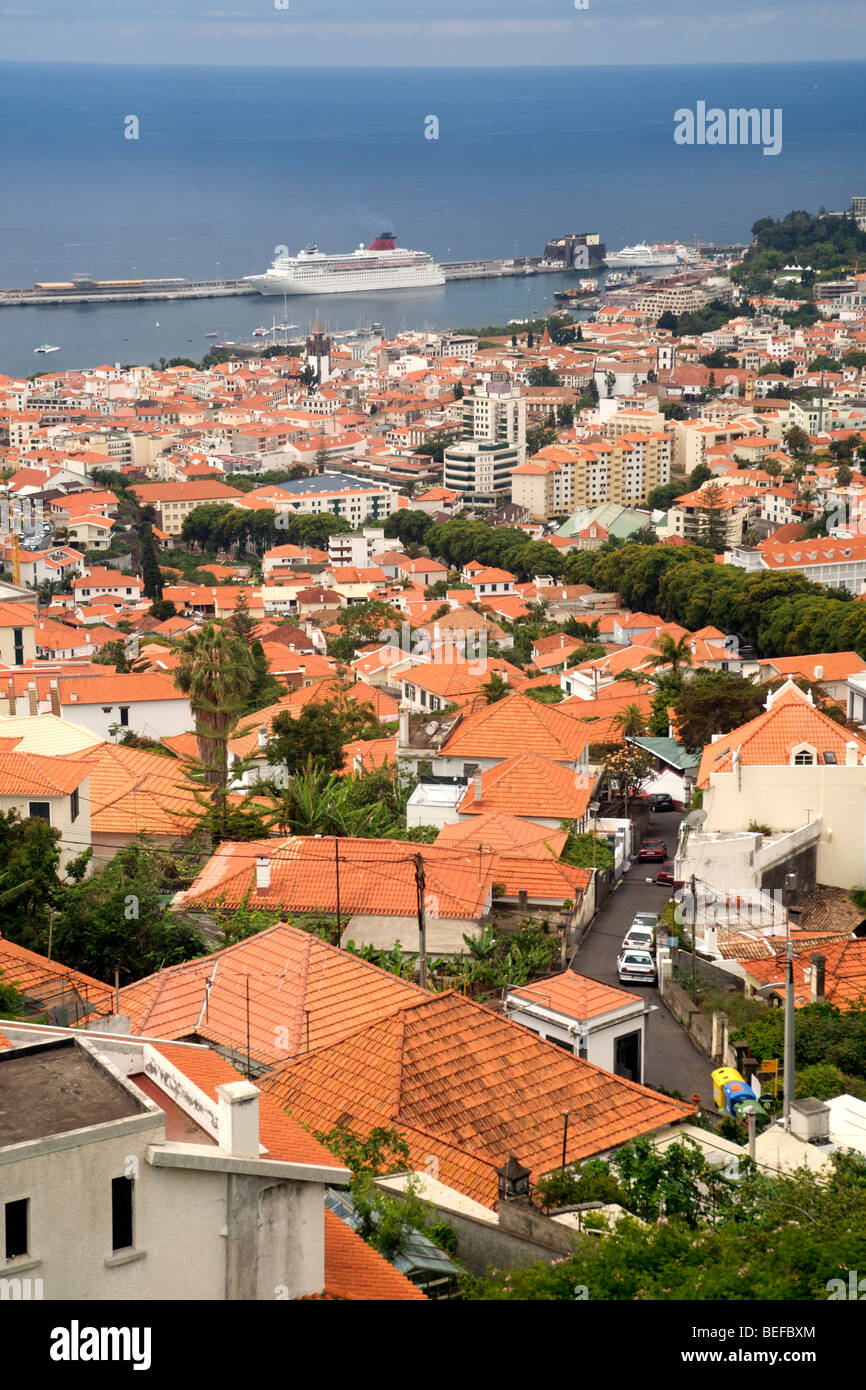View over the terracotta rooftops of Funchal in Madeira Stock Photo - Alamy