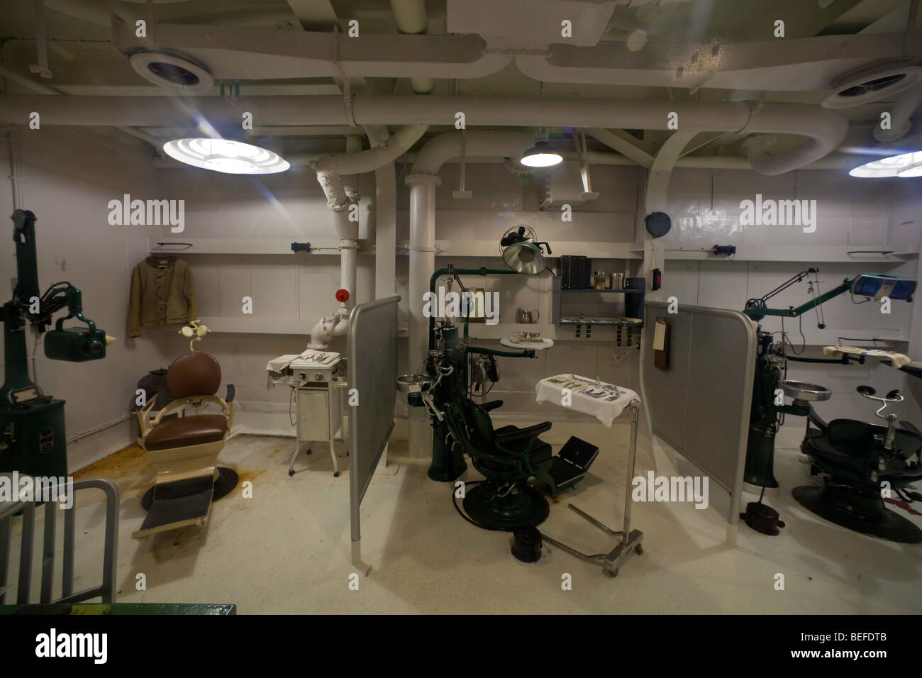 Army dentist hi-res stock photography and images - Alamy