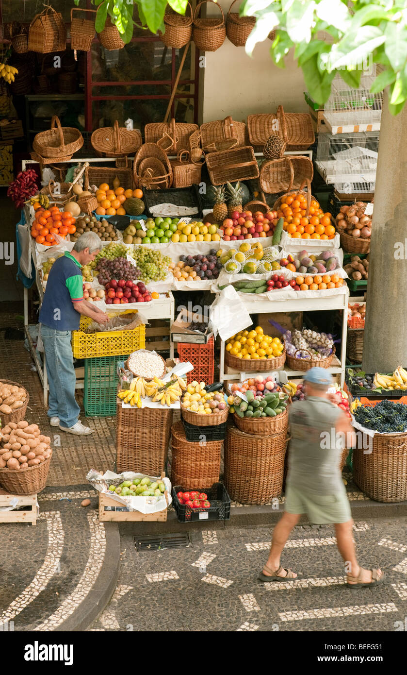 Market produce groceries vegetable hi-res stock photography and images ...