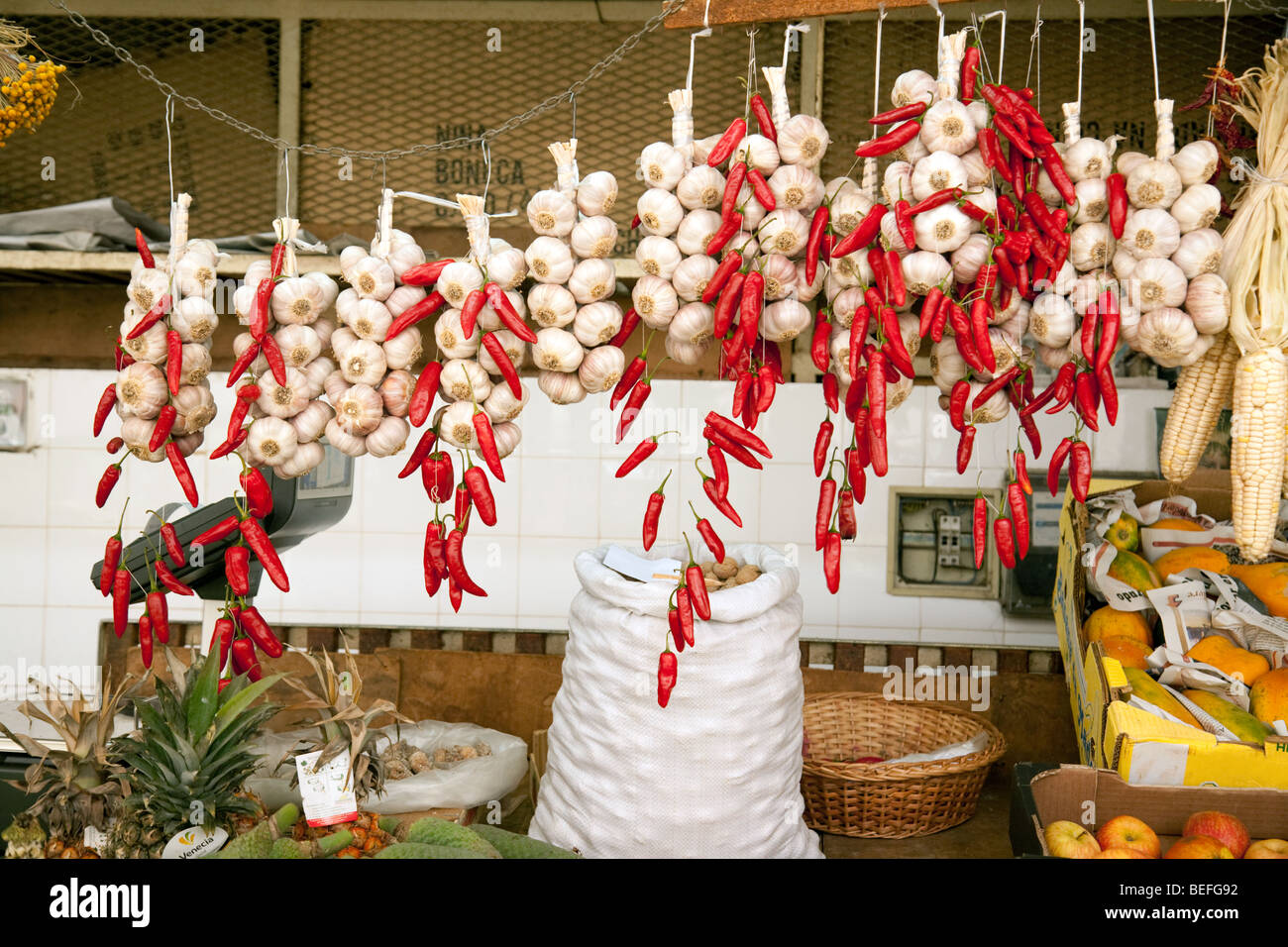 Hanging garlic cloves hi-res stock photography and images - Alamy