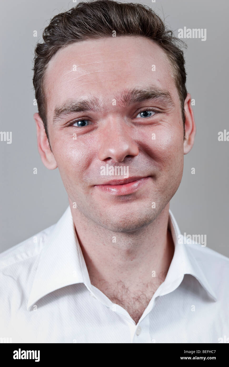 Headshot of young man smiling Stock Photo - Alamy