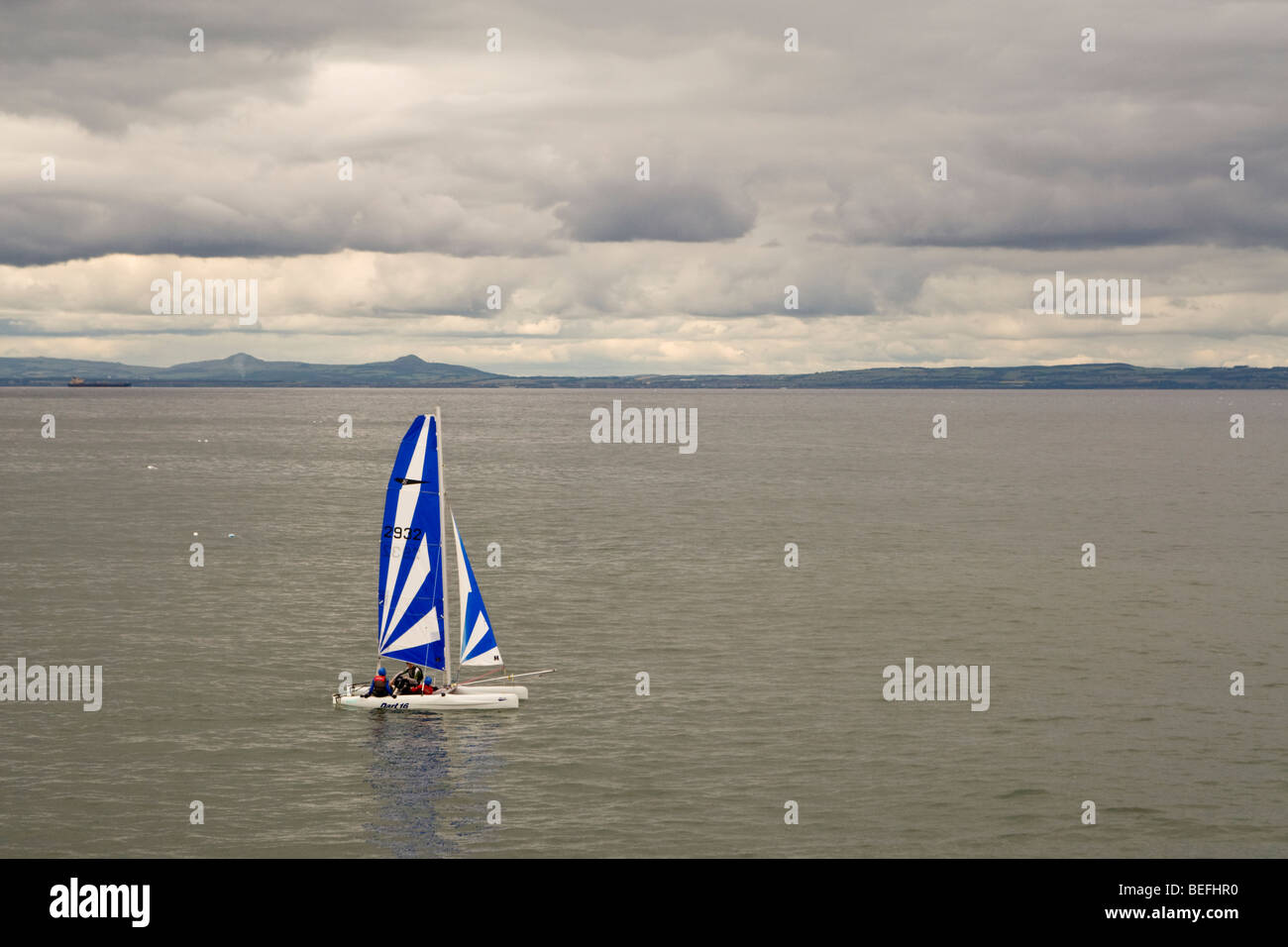 White sail hi-res stock photography and images - Alamy