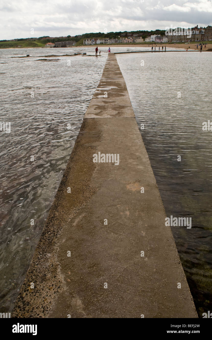 Perimeter of paddling pool in the sea at North Berwick Stock Photo - Alamy