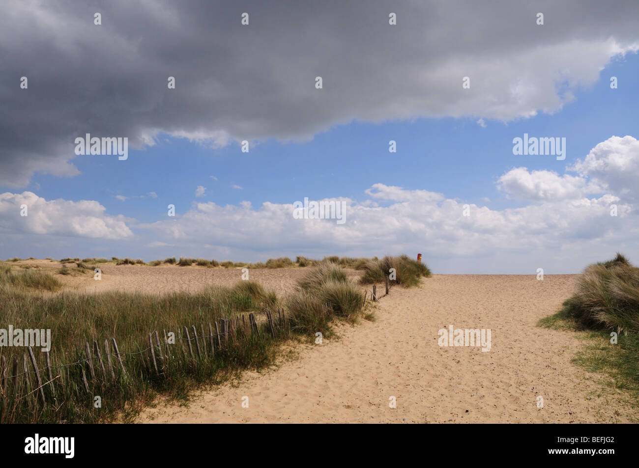 Suffolk coast path hi-res stock photography and images - Alamy