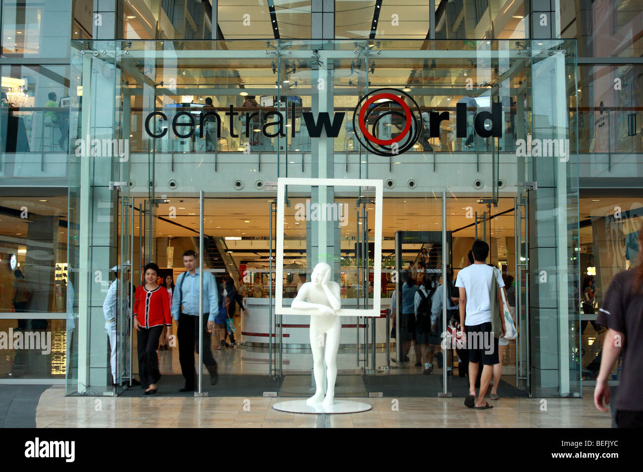 Central world bangkok hi-res stock photography and images - Alamy