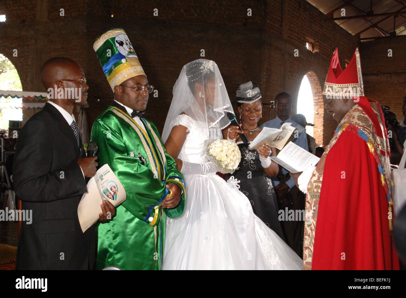 Wedding of king mumbere charles Wesley of Bakonzo to Queen Agnes ...