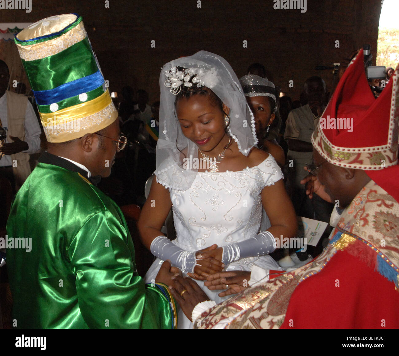 Wedding of king mumbere charles Wesley of Bakonzo to Queen Agnes ...
