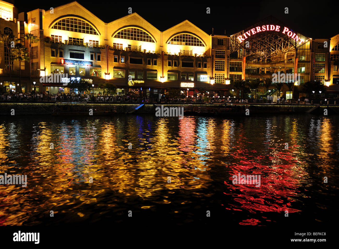 Jumbo Seafood Restaurant and Riverside Point at night, Clarke Quay area ...