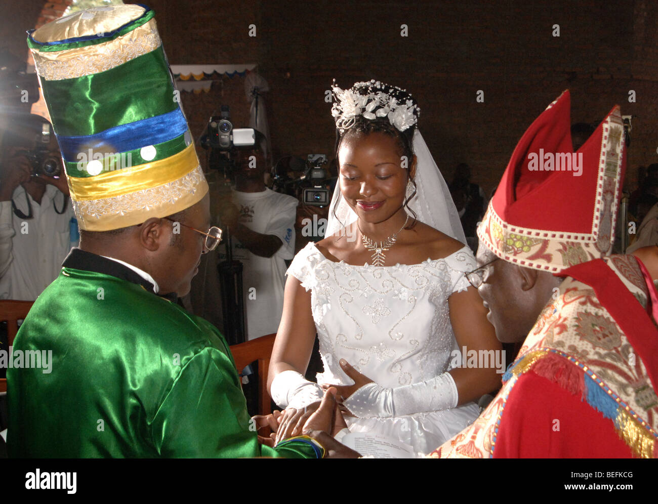Wedding of king mumbere charles Wesley of Bakonzo to Queen Agnes ...