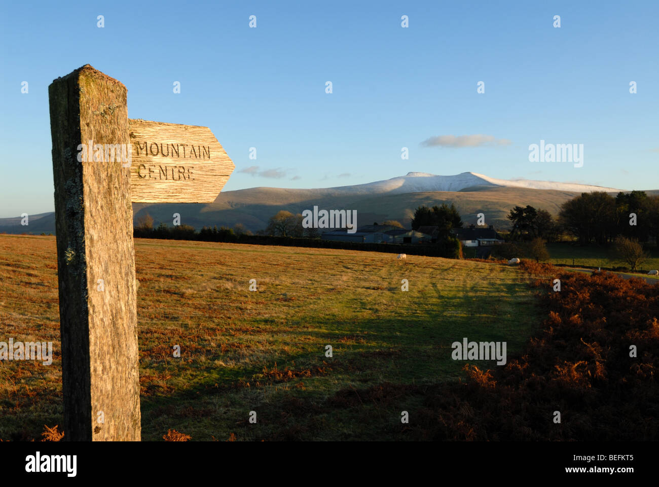A sign to the Mountain Centre in the Brecon Beacons Stock Photo - Alamy