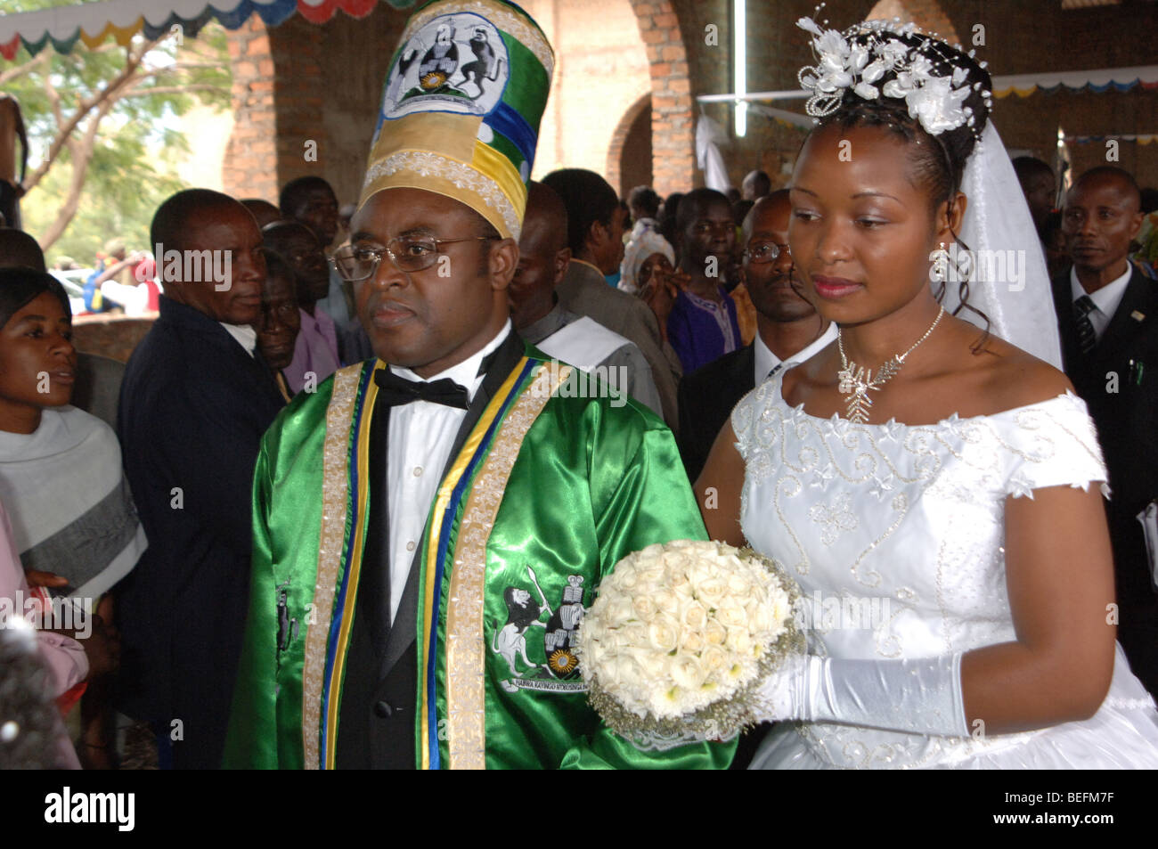 Wedding of king mumbere charles Wesley of Bakonzo to Queen Agnes ...
