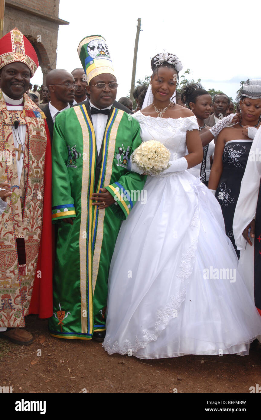 Wedding of king mumbere charles Wesley of Bakonzo to Queen Agnes ...