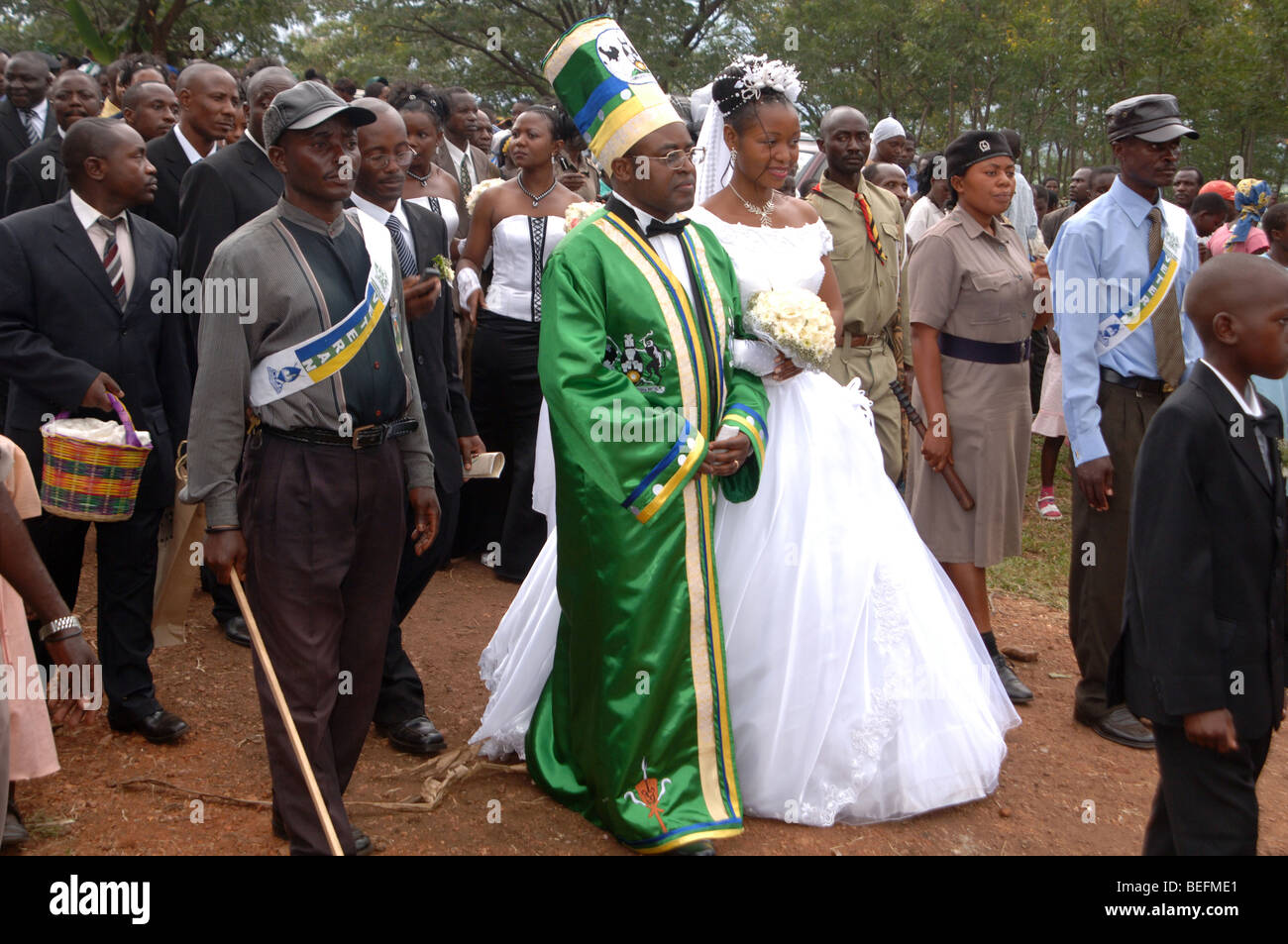 Wedding of king mumbere charles Wesley of Bakonzo to Queen Agnes ...