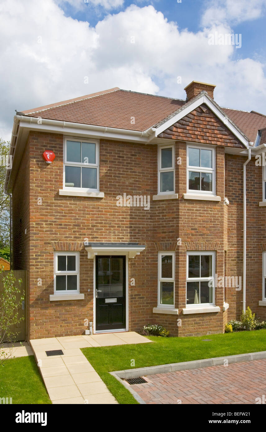 Detached House Uk Garden High Resolution Stock Photography and Images ...