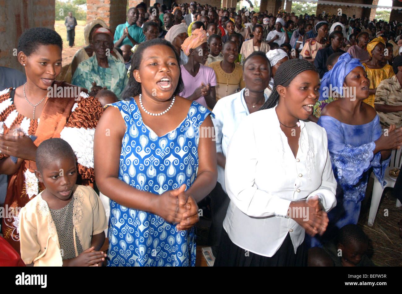 Wedding of king omusinga mumbere charles Wesley of Bakonzo to Queen ...