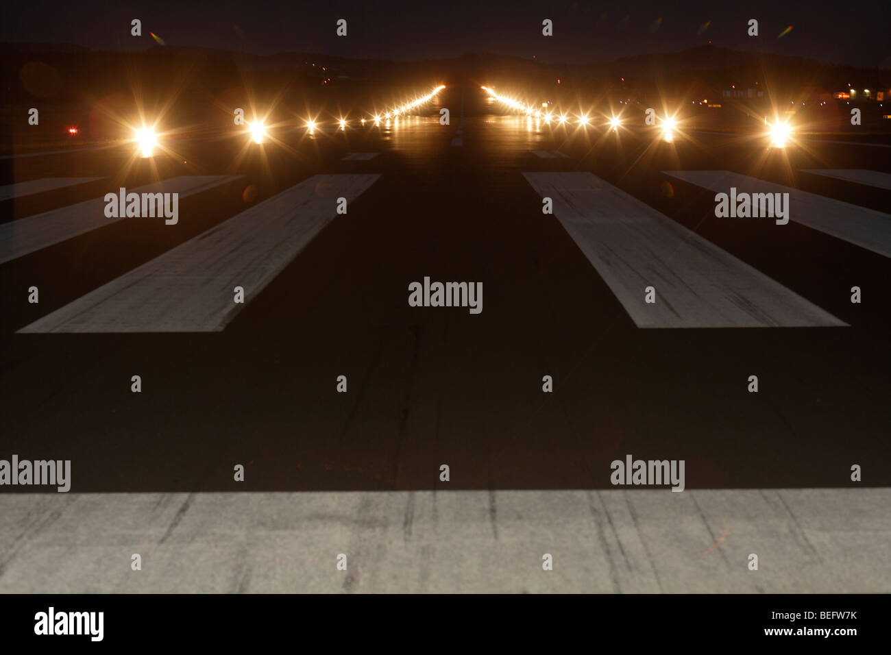 Runway lights hi-res stock photography and images - Alamy