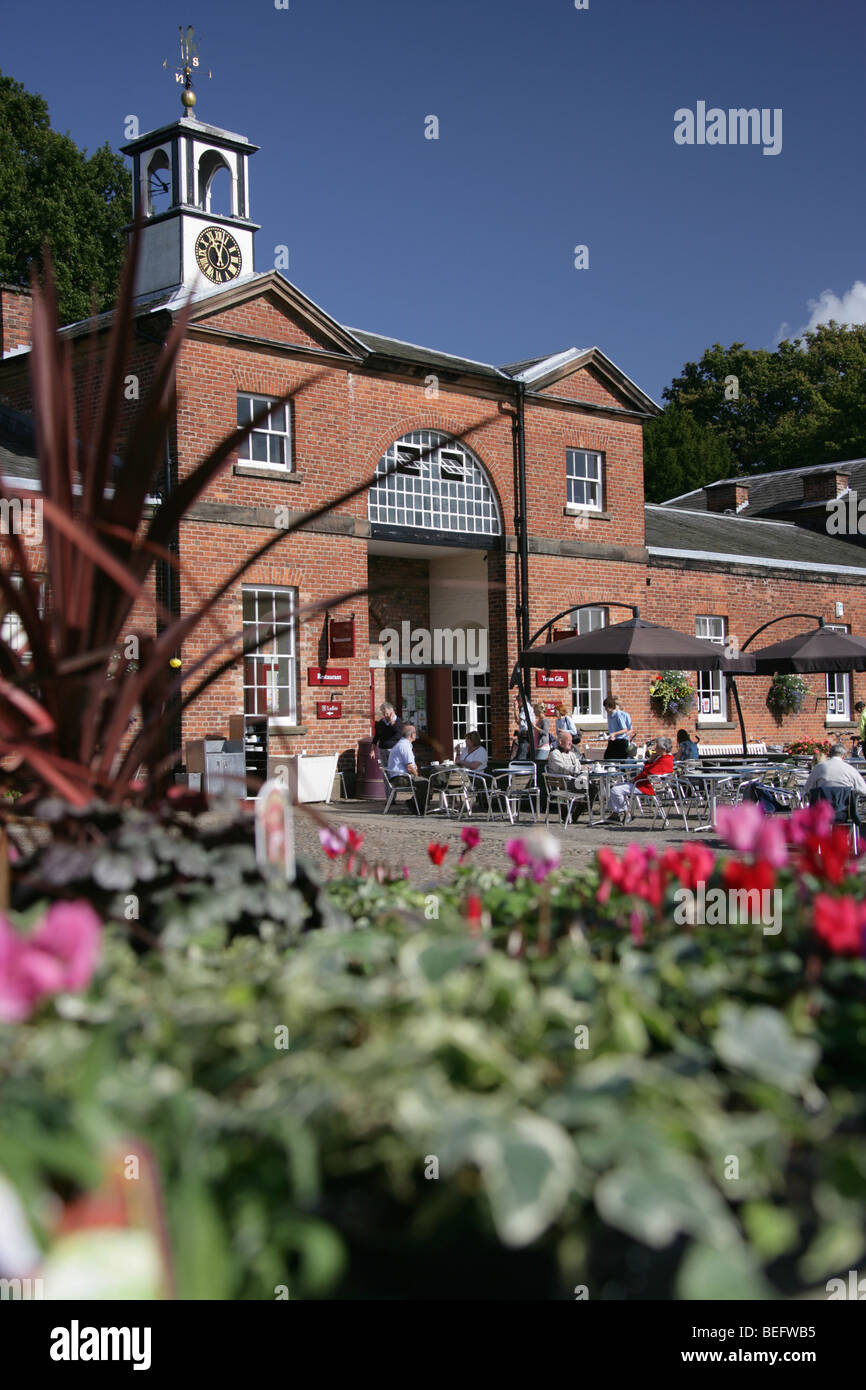 Courtyard with stables hi-res stock photography and images - Alamy